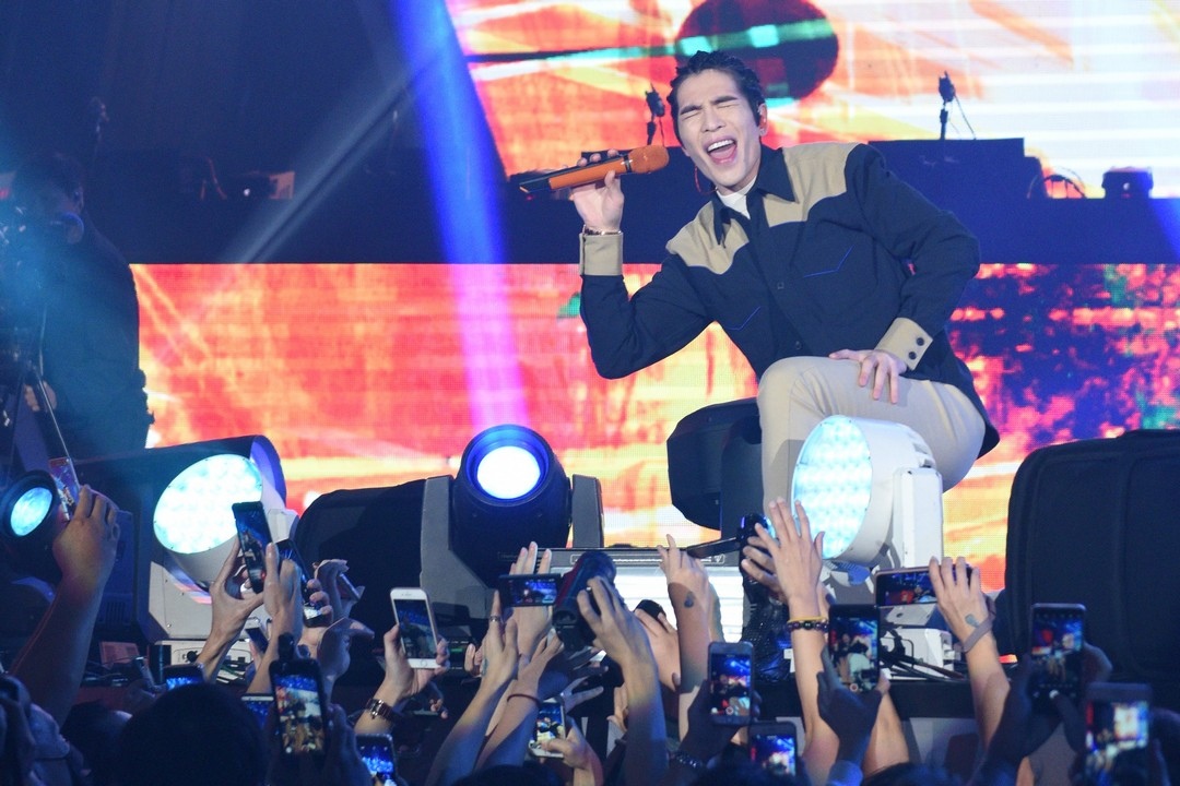 蕭敬騰為世界電競錦標賽熱唱注入能量 開幕式由BeBe代表IESF選手宣誓開戰 | 遊戲基地 Gamebase