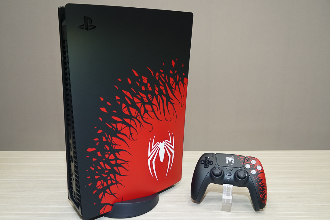 《漫威蜘蛛人 2》限定版PS5主機與控制器搶先看：以共生體寄生蜘蛛人打造酷炫黑紅配色 | 遊戲基地 Gamebase