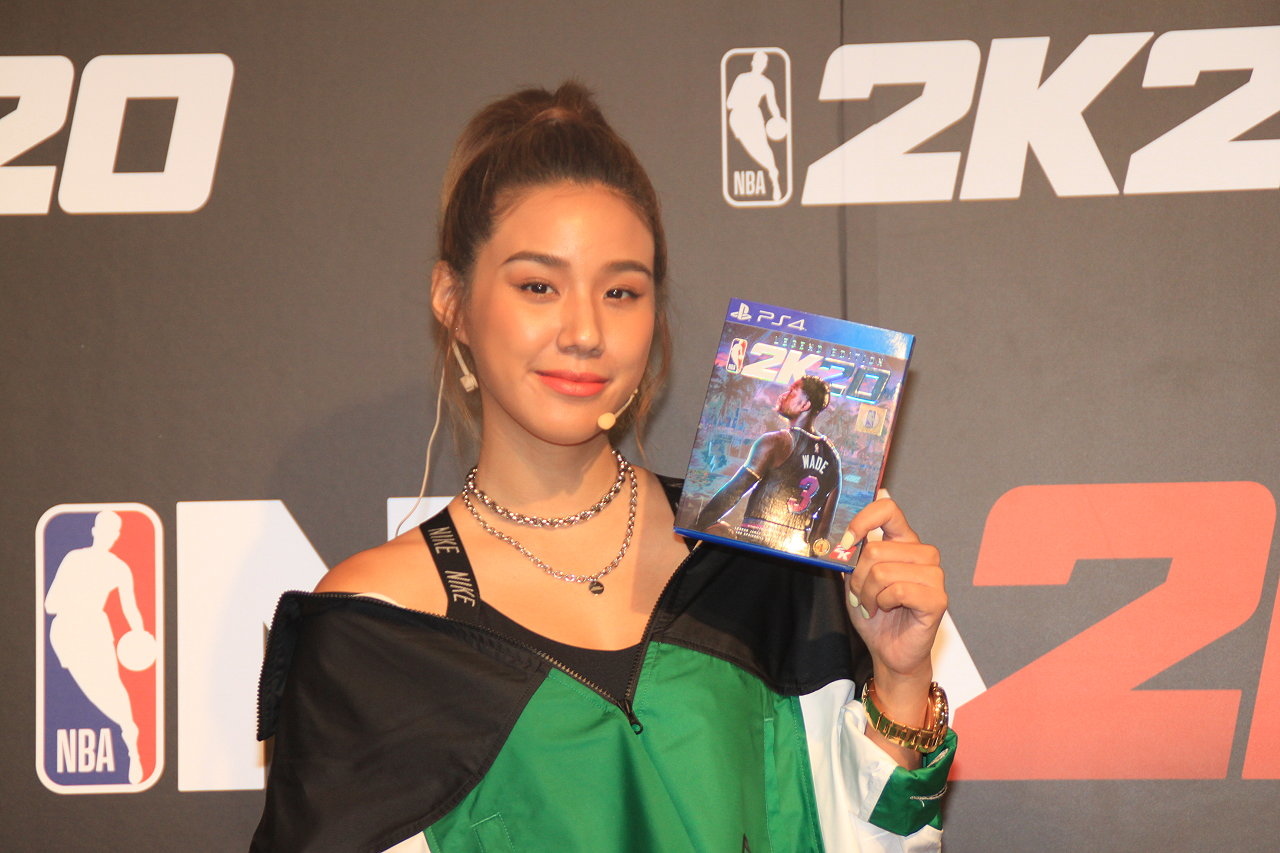 《NBA 2K20》迎戰未來全球正式發售！陽光女神「Angelina」×籃球女孩「洗菜」同台尬球 | 遊戲基地 Gamebase