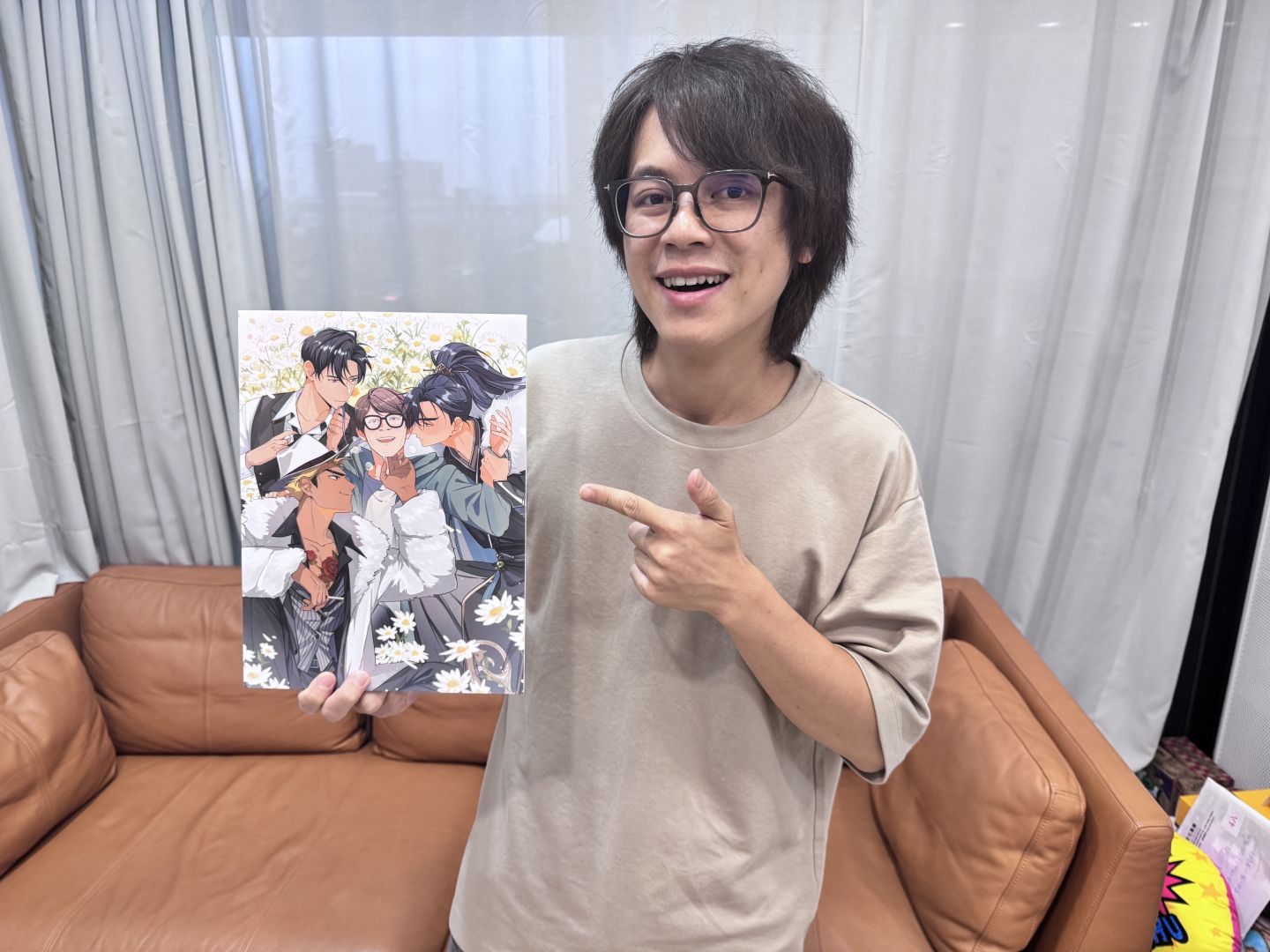 百萬YT HowHow穿越BL宇宙！小說《HowHow夢遊腐境》MOJOIN獨家上線，男上加男的戀愛業配？ | 遊戲基地 Gamebase